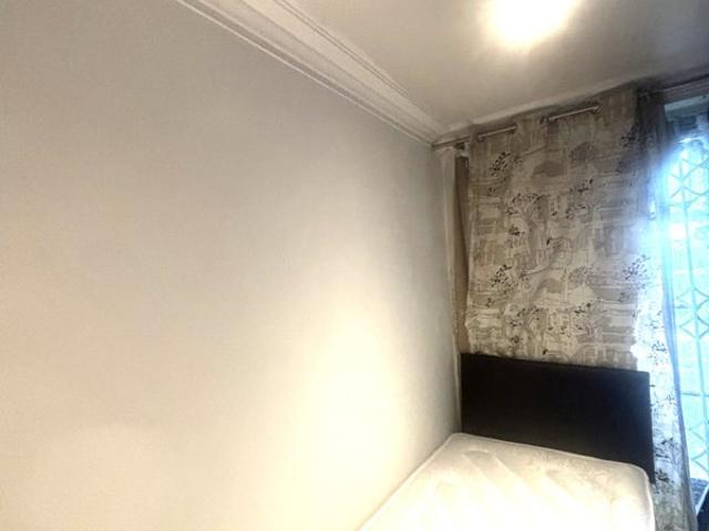 Room at Edith Grove, Greater London