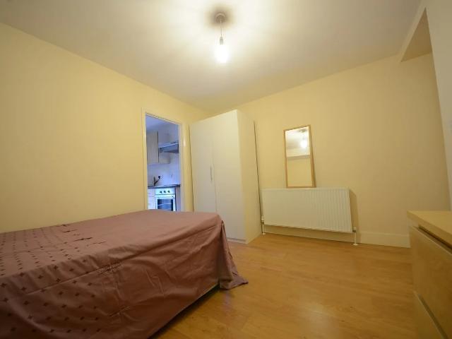 Room at Edith Road, Greater London