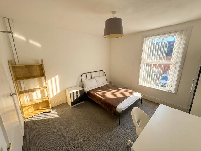 Room at Ednaston Road, Nottingham