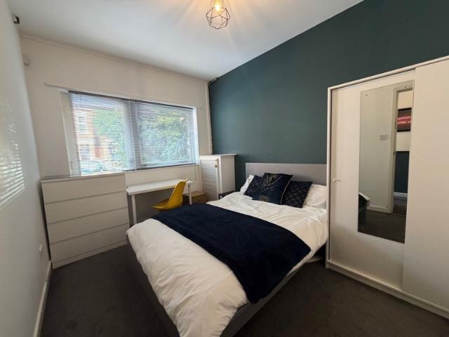Room at Edward Road, Rushcliffe
