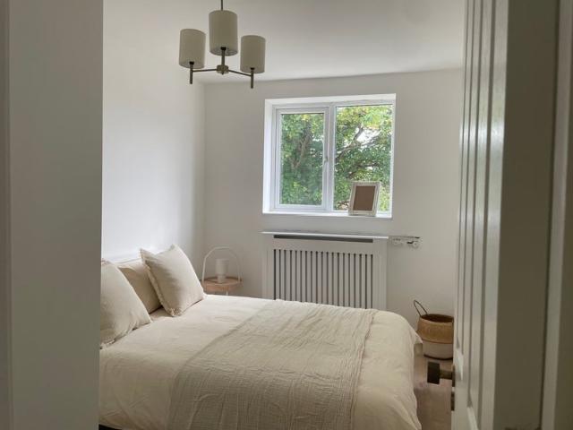 Room at Edward Street, Dunstable