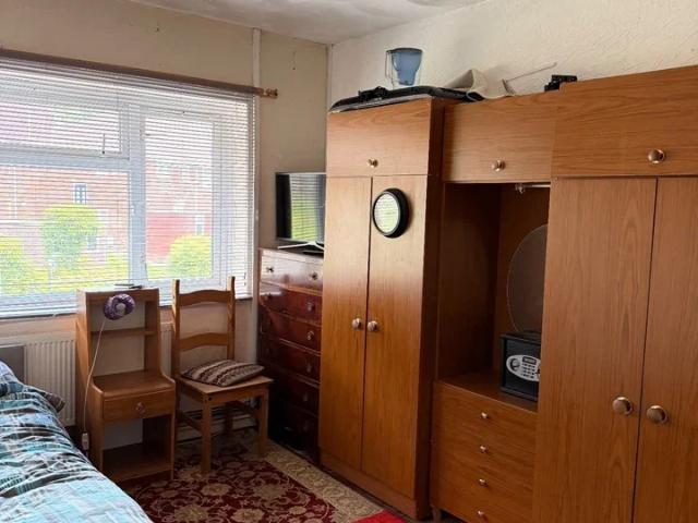 Room at Edward Street, Pont y waun