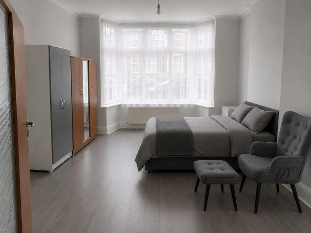 Room at Edwards Road, Birmingham