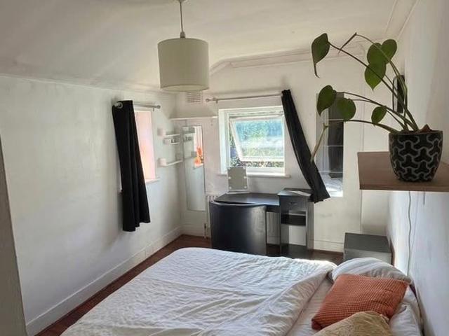 Room at Egmont Street, Greater London