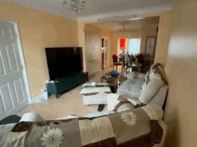 Room at Eighth Avenue, Greater London