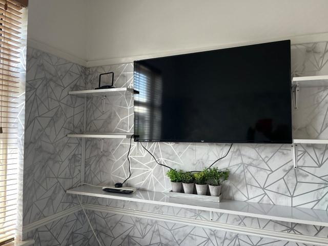 Room at Elgar Avenue, Greater London