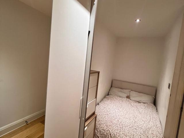 Room at Elgar Street, Greater London