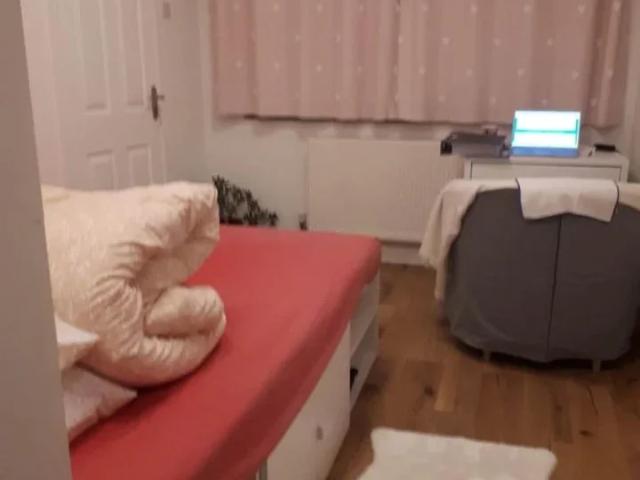 Room at Elgin Road, Cheshunt