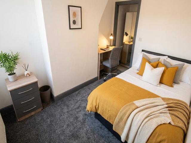 Room at Elgin Street, Stoke on Trent