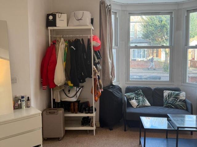 Room at Eldon Road, Greater London