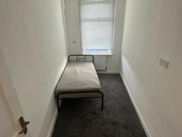 Room at Elder Grove, Wakefield