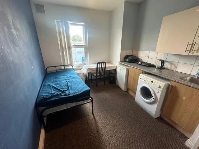 Room at Elder Grove, Wakefield