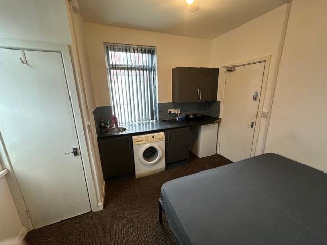 Room at Elder Grove, Wakefield