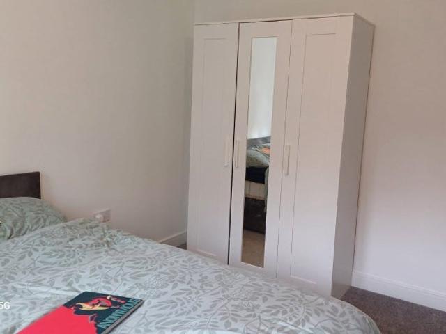 Room at Elder Way, Leeds
