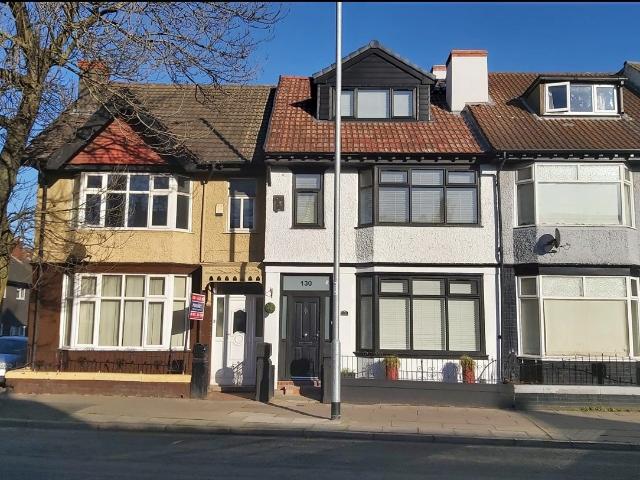 Room at Elderdale Road, Liverpool