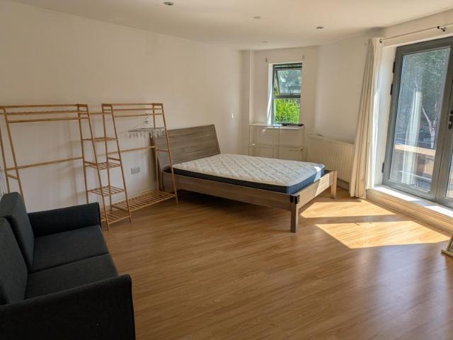 Room at Eleanor Road, Greater London
