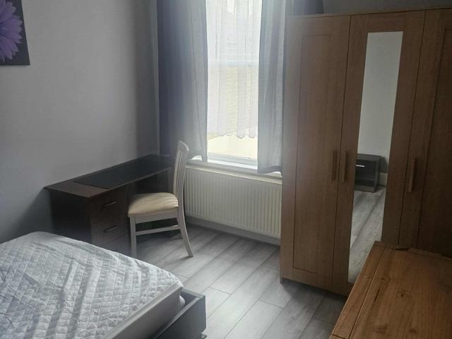 Room at Eleanor Road, Greater London