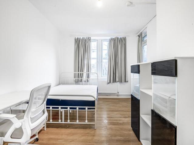 Room at Elephant and Castle, Greater London