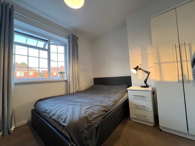 Room at Elizabeth Road, Dudley