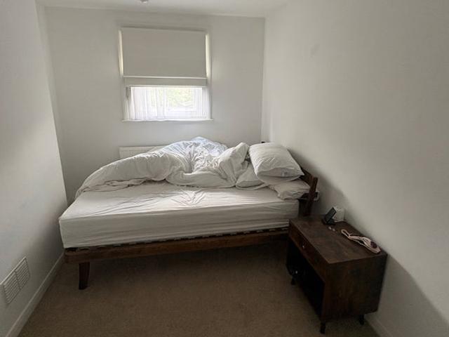 Room at Elizabeth Road, Greater London