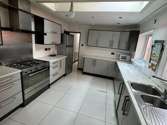 Room at Ellesmere Road, Birmingham