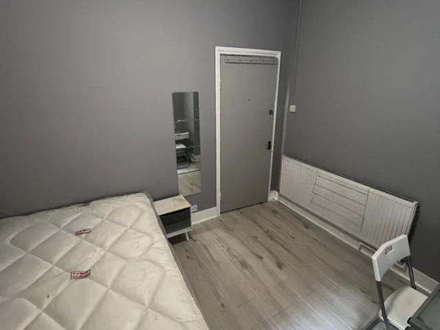 Room at Ellesmere Road, Greater London