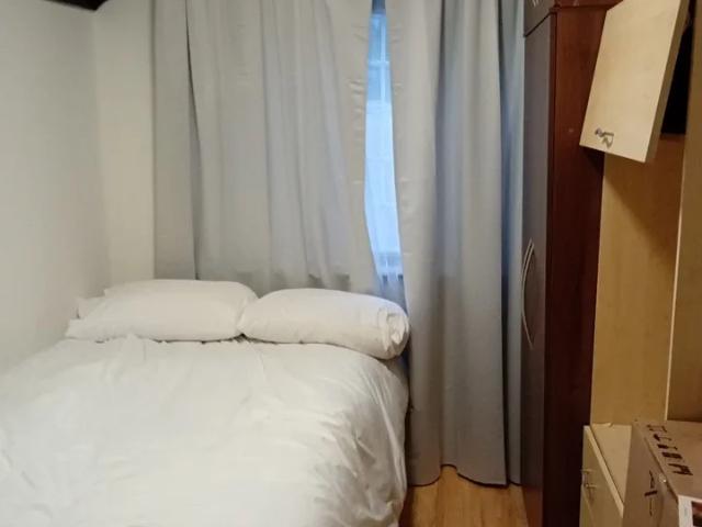 Room at Ellesmere Road, Greater London
