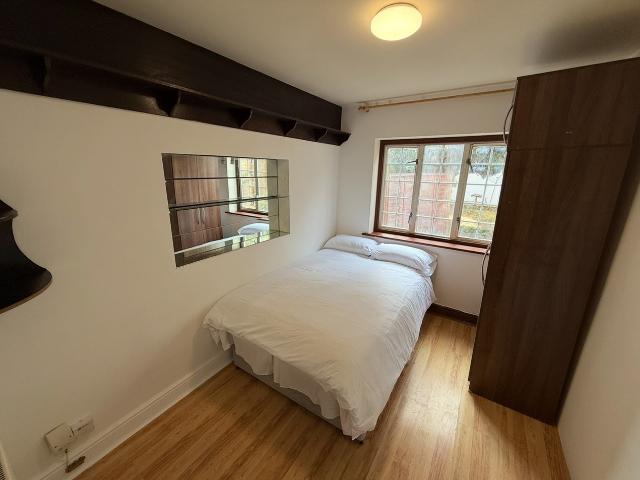 Room at Ellesmere Road, Greater London