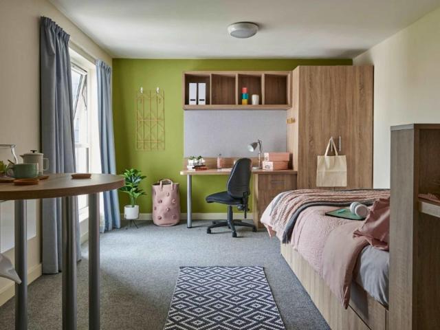 Room at Elliott Road, Birmingham