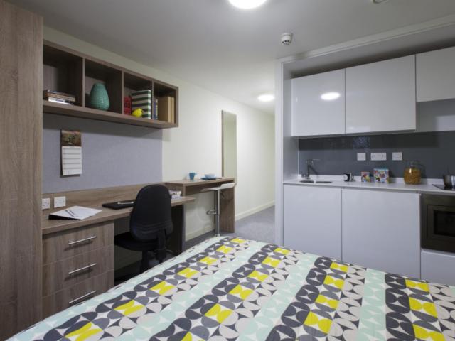 Room at Elliott Road, Birmingham