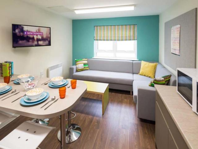 Room at Elliott Road, Birmingham
