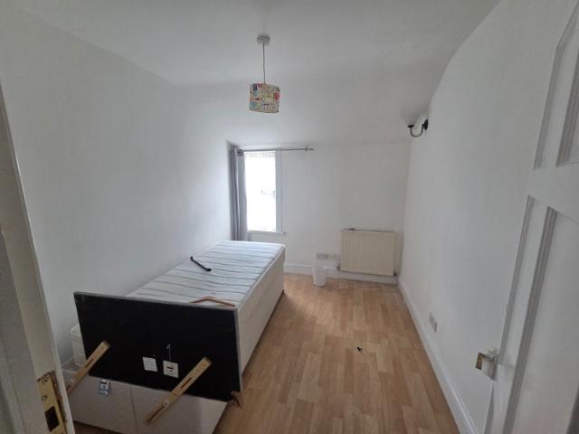 Room at Ellison Road, Greater London