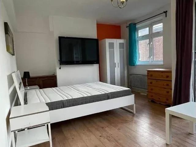 Room at Ellsworth Street, Greater London