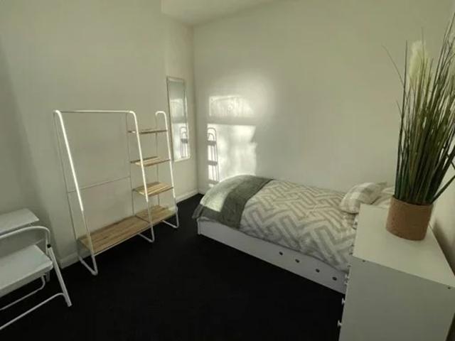Room at Ellys Road, Coventry