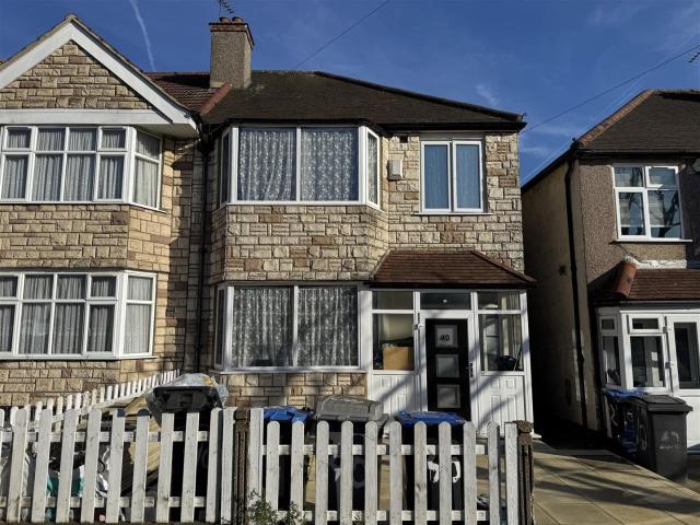 Room at Elm Way, Greater London