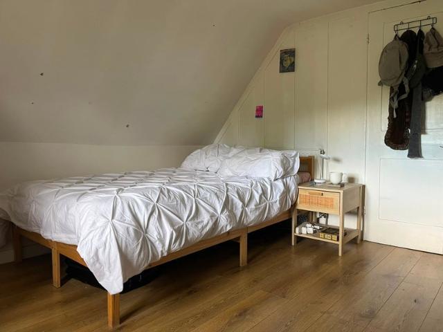 Room at Elm Grove, Greater London