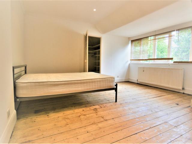 Room at Elm Grove Road, Greater London