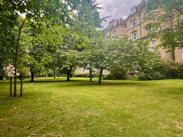 Room at Elm Park Gardens, Greater London