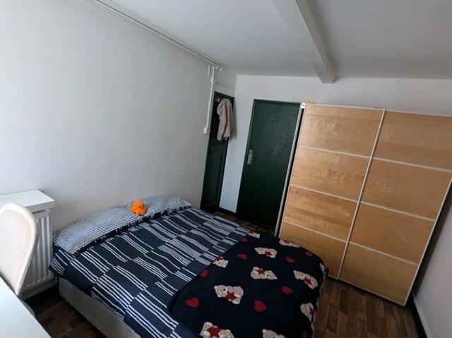 Room at Elm Street, Greater London