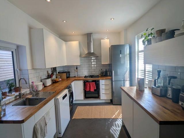 Room at Elmdale Road, Bristol