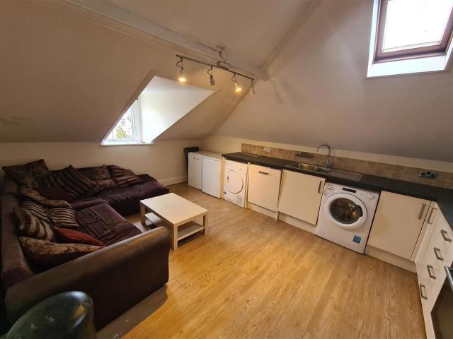 Room at Elmdale Road, Bristol