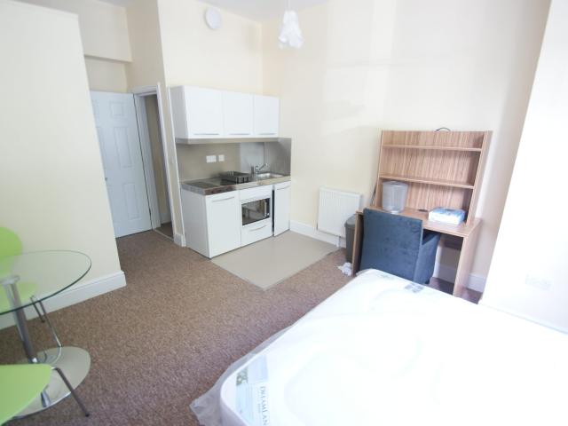 Room at Elmdale Road, Bristol