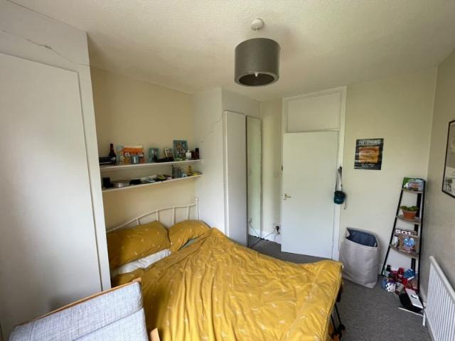 Room at Elmgrove Road, Bristol