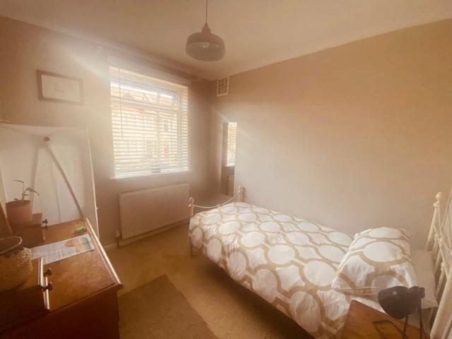 Room at Elmgrove Road, Bristol