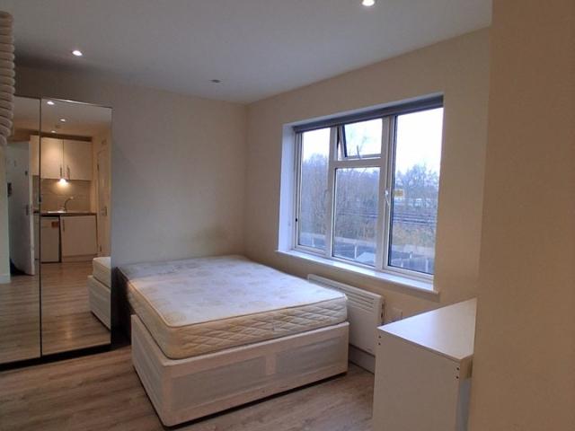 Room at Elmgrove Road, Greater London