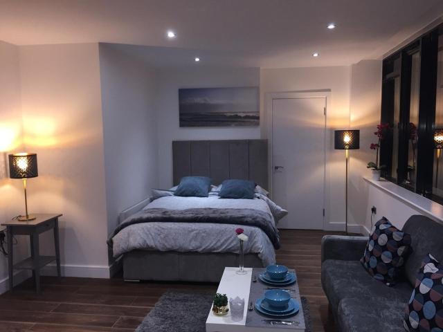 Room at Elmgrove Road, Greater London