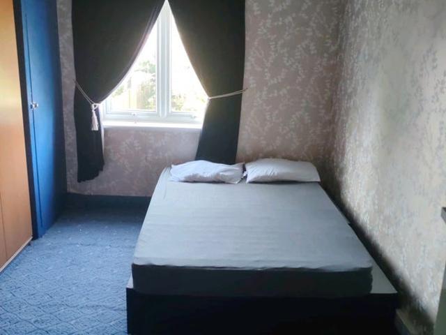 Room at Elmhurst Road, Slough