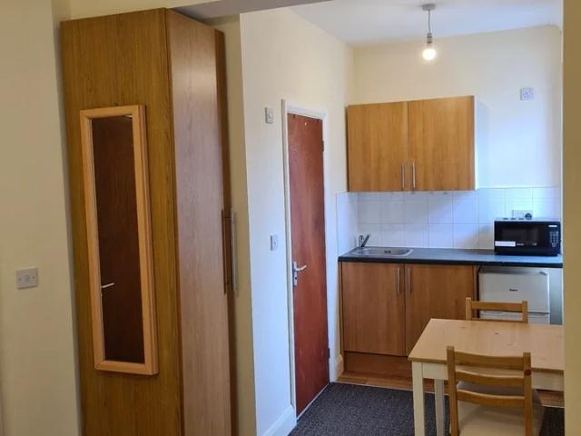 Room at Elmhurst Road, Slough