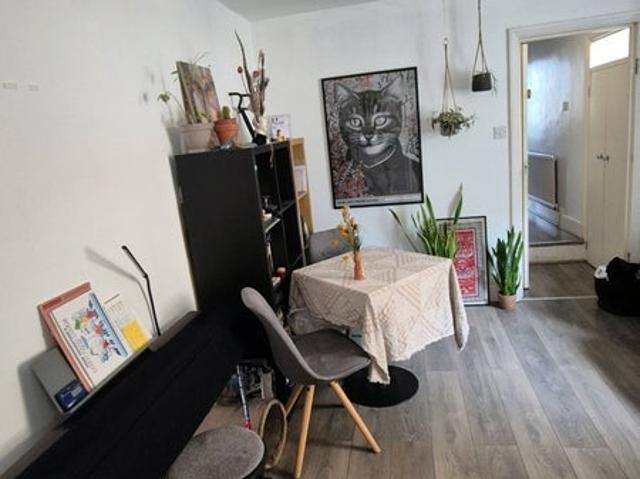Room at Elmington Road, Greater London