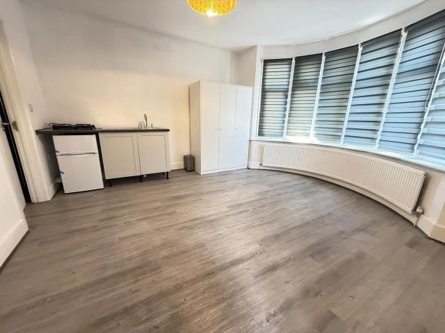 Room at Elmstead Avenue, Greater London